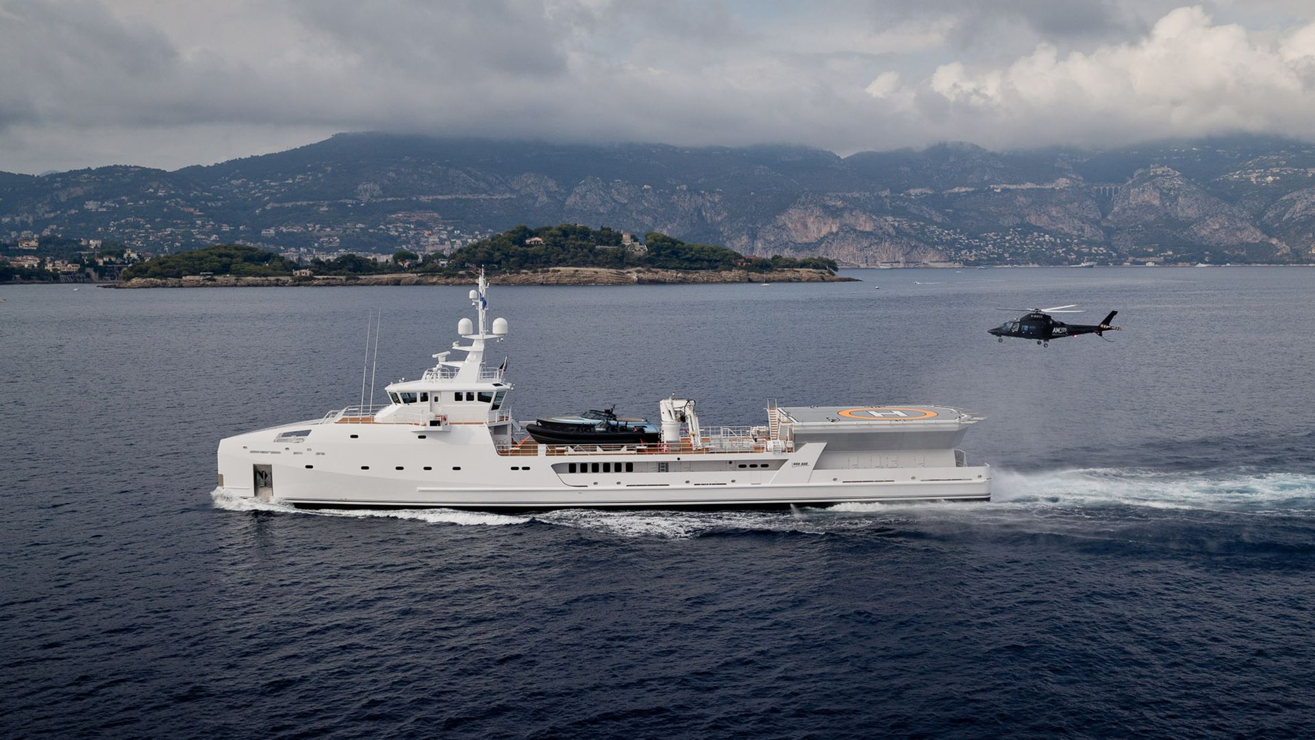 Luxury Yacht Support Vessel